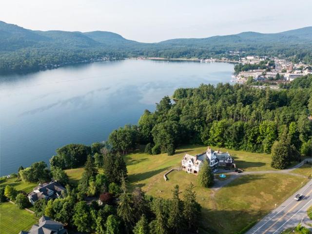 2978 Lakeshore Drive