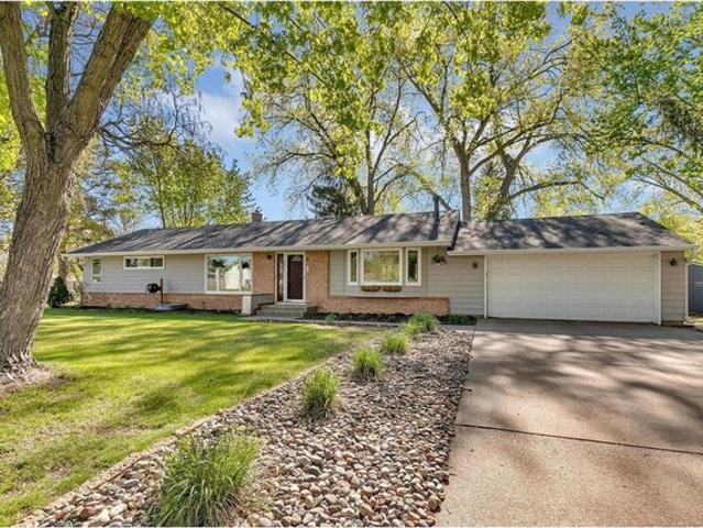 2978 Pascal St, Roseville, MN 55113