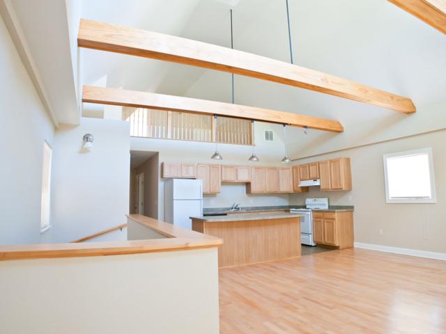 $2970– Spectacular 4 BR Loft, 2 ½ BA Upper Flat, Central Air One block From UWM 3255 N Oakland
