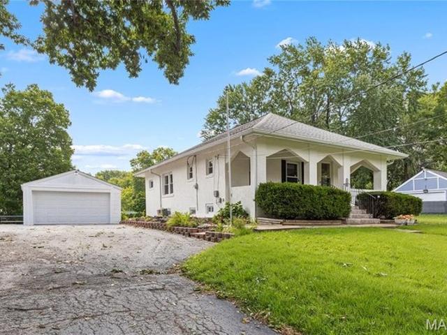 2970 Walton Rd, Saint John, MO 63114