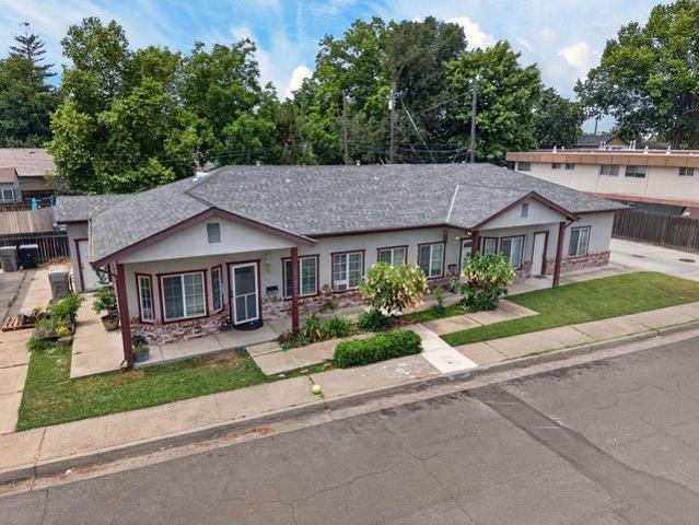 2970 31st St, Sacramento, CA 95817