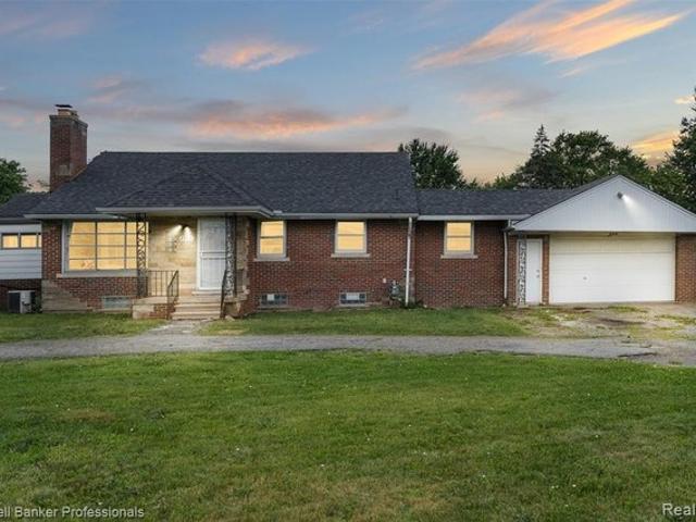 29715 Utica Rd, Roseville, MI 48066