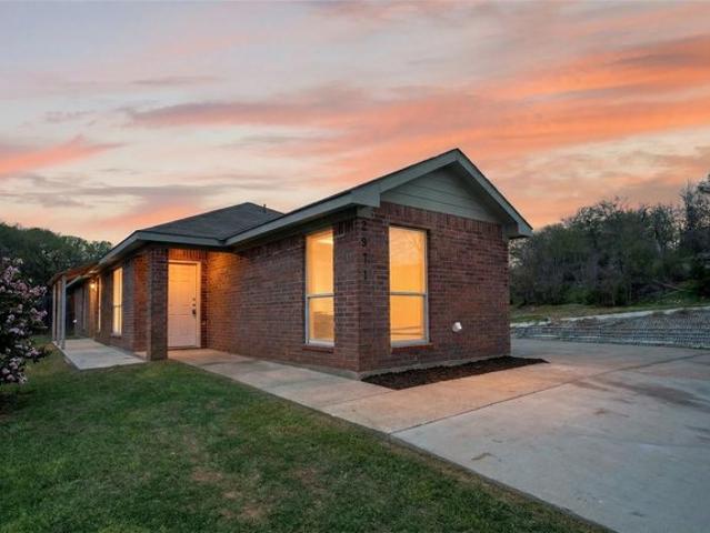 2971 Loving Ave, Fort Worth, TX 76106