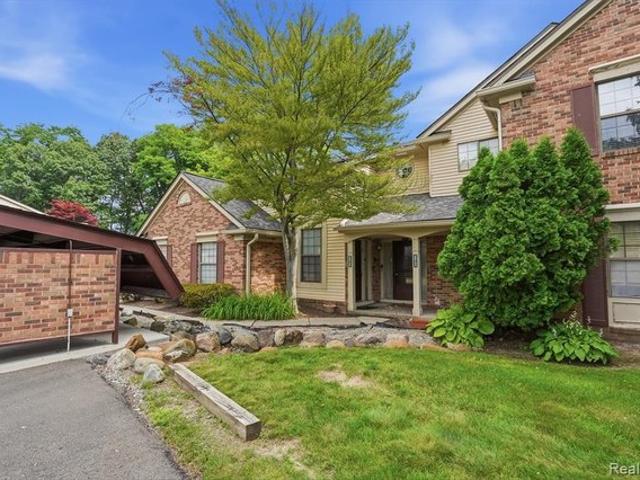 29726 Pine Ridge Cir, Farmington, MI 48331