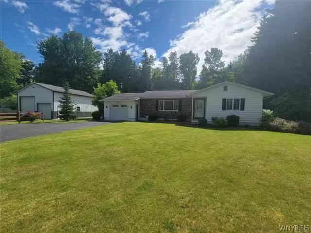2973 ROSEMARIE CIR, NEWFANE, NY 14108 Single Family Residence.