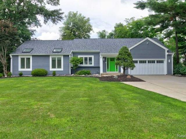 2973 Thorncrest Dr SE, Cascade, MI 49546