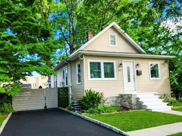 297 Grove St, Woodbridge Proper, NJ 07095