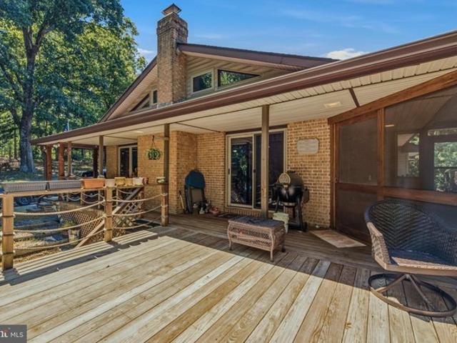 297 Deerwood Ln, Berkeley Springs, WV 25411