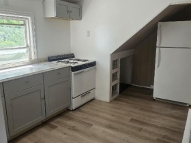 297 E 27Th St