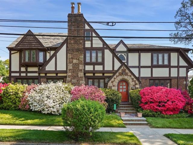 297 E Devonia Ave, Mount Vernon, NY 10552