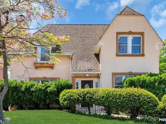 297 Hamilton Pl, Hackensack, NJ 07601
