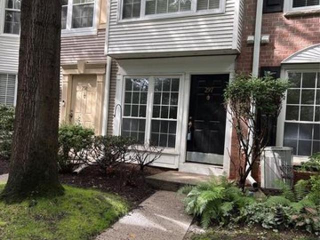 297 Larch Ln, Mahwah, NJ 07430