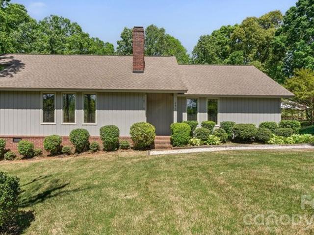 297 Mockingbird Ln, McAdenville, NC 28101