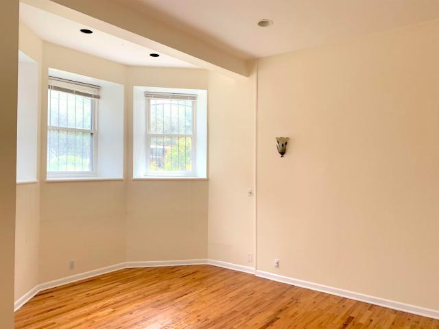 297 Montgomery St # 1E