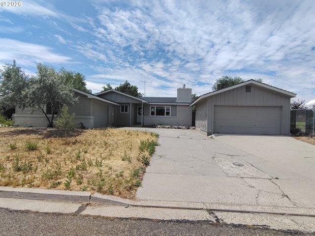 297 NW 17th St, Ontario, OR 97914