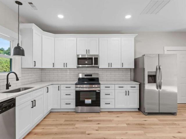 297 Wilshire Road NE