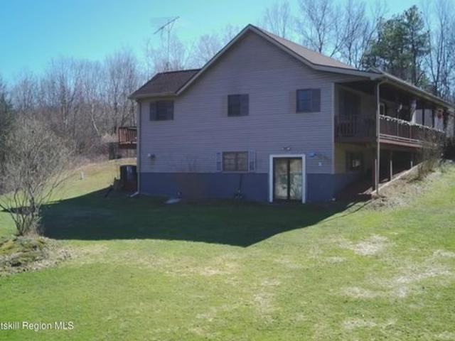 297 Turkey Hill Rd, Red Hook, NY 12571