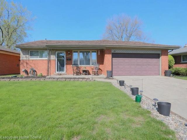 29847 Palomino Dr, Warren, MI 48093