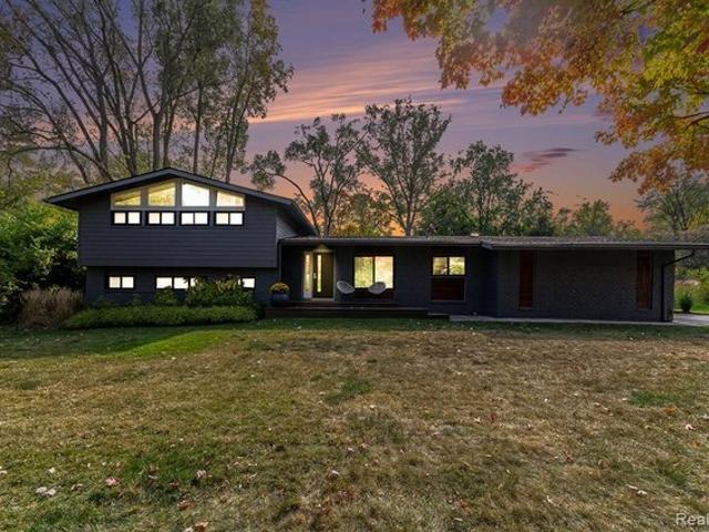 29849 Sugar Spring Rd, Farmington, MI 48334