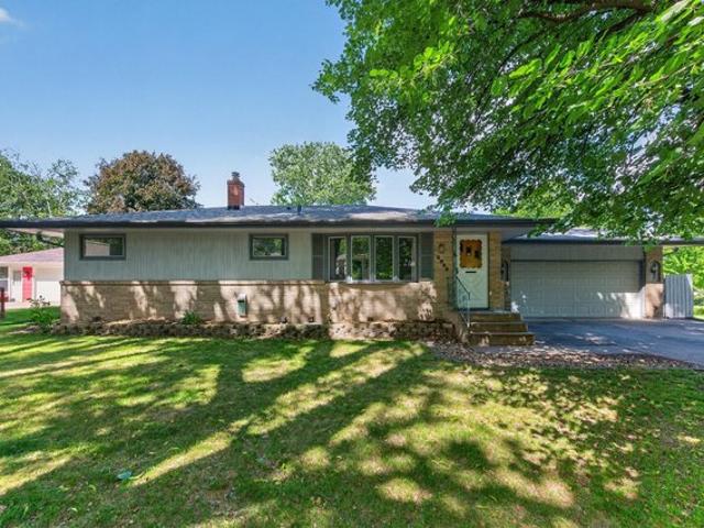 2985 Marion St, Roseville, MN 55113