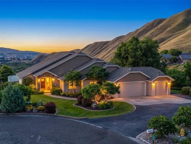 2985 Eastview Ln, Wenatchee, WA 98801