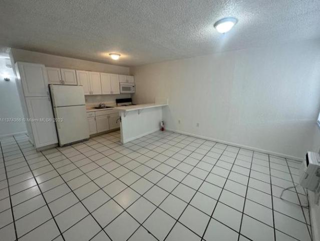 2987 46th St NW #3, Miami, FL 33142
