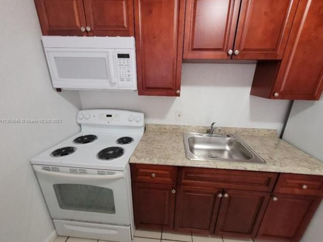 2987 46th St NW #4, Miami, FL 33142
