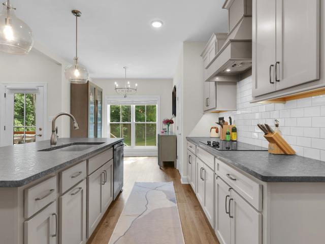 2988 W Mor Dr