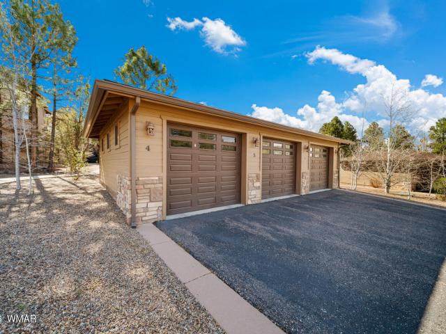 2980 Black Oak Loop
