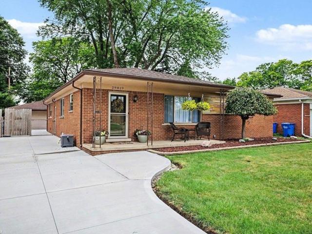 29819 Bonnie Dr, Warren, MI 48093