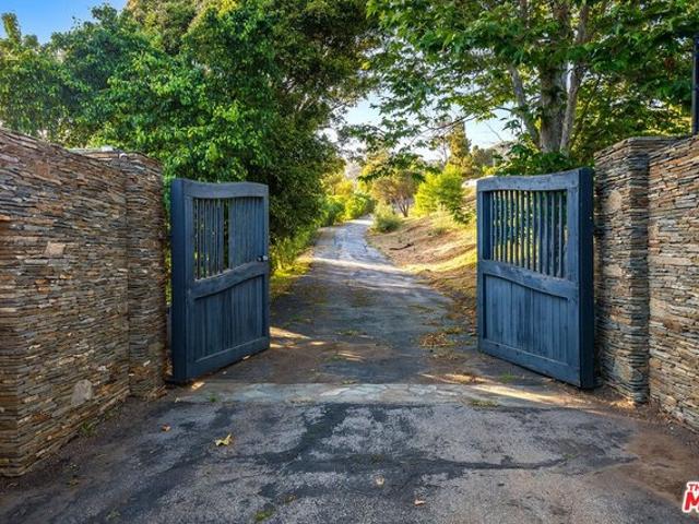 29829 Harvester Rd, Malibu, CA 90265