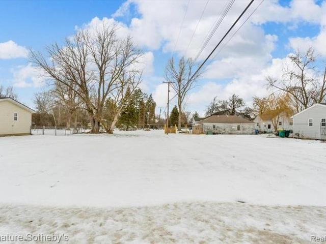 2983 Dashwood Dr, Troy, MI 48083