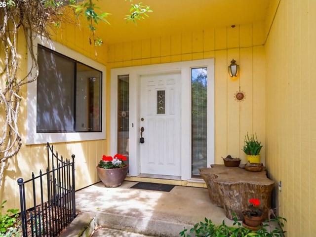 2983 Timberline Dr, Eugene, OR 97405