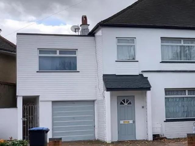 298, 300 Willow Road, London, EN1 3AR, United Kingdom | Room for rent #122912243 | Rentberry