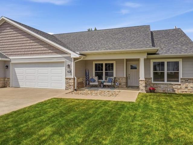 298 Angela Jean Cir, Peosta, IA 52068