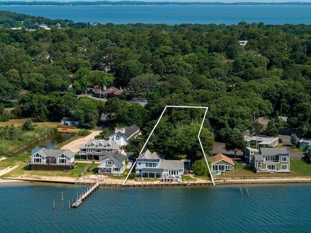 298 E Montauk Hwy, Hampton Bays, NY 11946