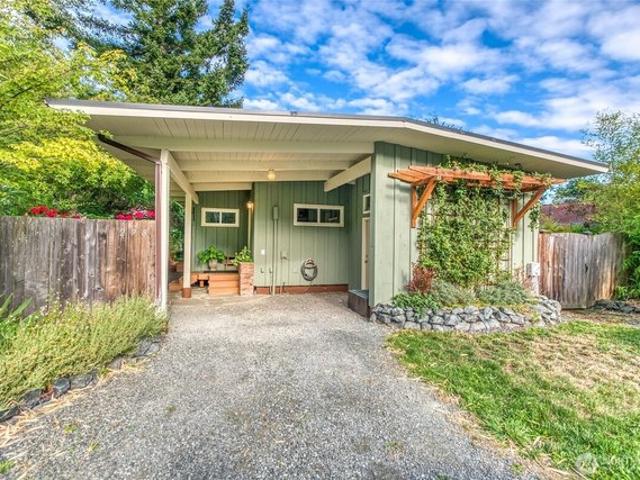 298 Lovers Ln, Orcas Island, WA 98245