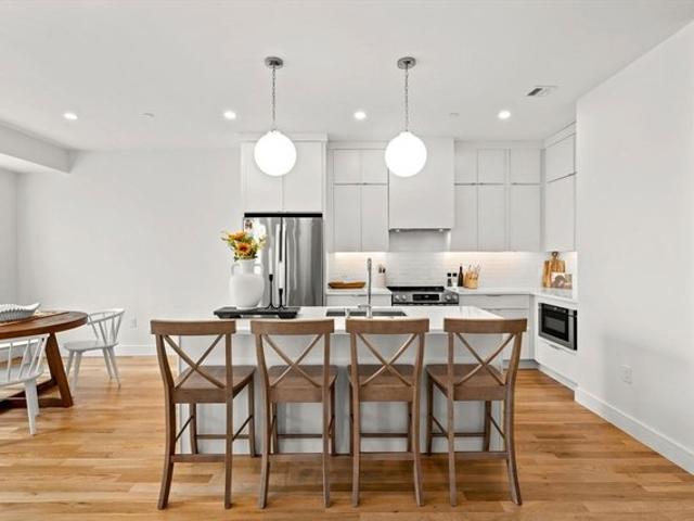 298 Maverick St Apt 3, Boston, MA 02128