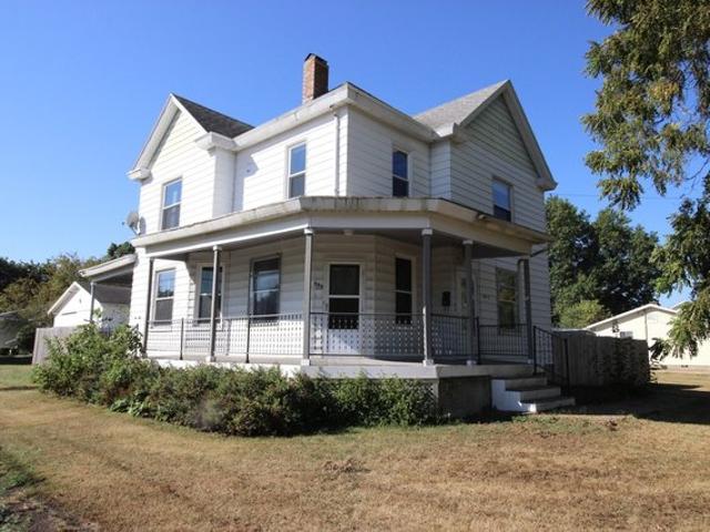 298 N Adams St, El Paso, IL 61738