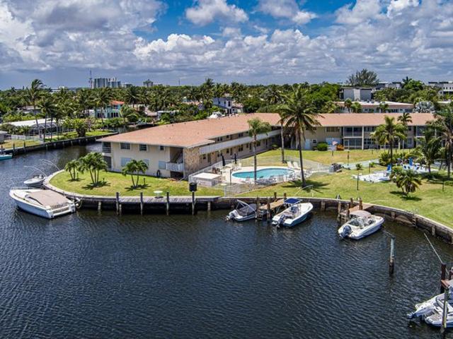 298 SE 6th Ave Apt 18, Pompano Beach, FL 33060