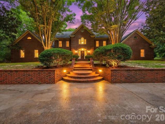 298 Shadowbrooke Ln, Mooresville, NC 28117