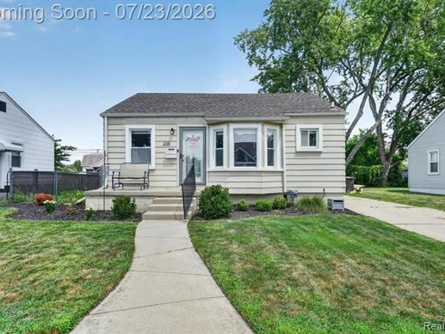 298 W Tacoma St, Clawson, MI 48017