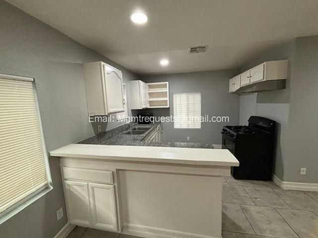 2994 9th Street, Unit 2994 3 Bedroom Condo for Rent at 2994 9th St, Riverside, CA 92507 Eastside