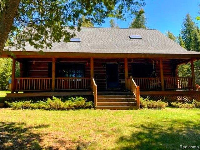 2995 S Lakeshore Dr, Bois Blanc Is, MI 49775