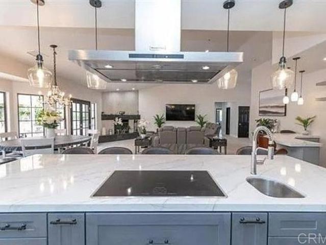 29979 Robbie Ln, Vista, CA 92084