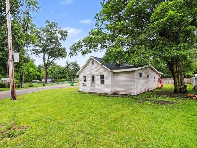 2997 Middle Lake Rd, Twin Lake, MI 49457