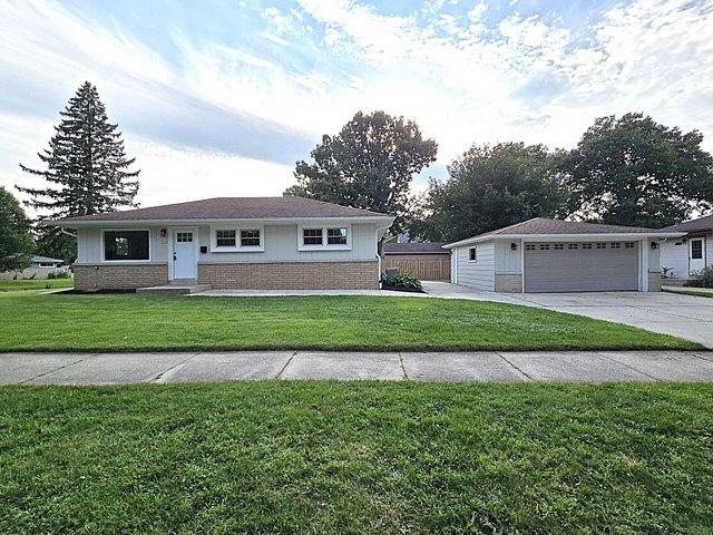 2997 S 105th St, West Allis, WI 53227