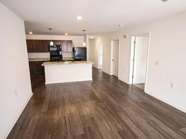 2997 S High St, Columbus, OH 43207