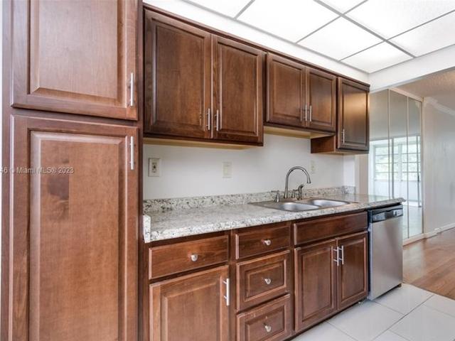 2998 NW 48th Ter Apt 432, Lauderdale Lakes, FL 33313