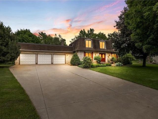2999 Stinson Ct, New Brighton, MN 55112